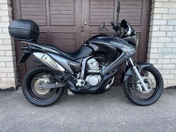 Black Honda XL 2008 in Birstonas, with an engine capacity of 0.70 L and mileage of 35 thousand km for 3750 €, photo 4 on AUTOMOTO.COM.LV