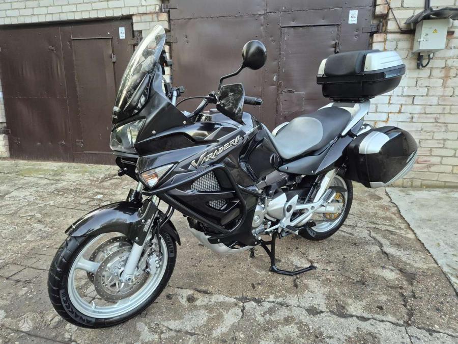 Black Honda XL 2010 in Alytus, with an engine capacity of 1.00 L and mileage of 44 thousand km for 4980 €, photo 3 on AUTOMOTO.COM.LV