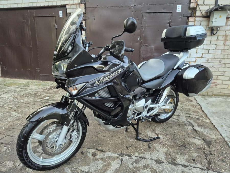 Black Honda XL 2010 in Alytus, with an engine capacity of 1.00 L and mileage of 44 thousand km for 4980 €, photo 4 on AUTOMOTO.COM.LV