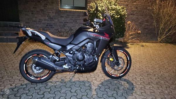 Black Honda XL 2023 in Klaipeda, with an engine capacity of 0.75 L and mileage of 2 thousand km for 8800 €, photo 2 on AUTOMOTO.COM.LV