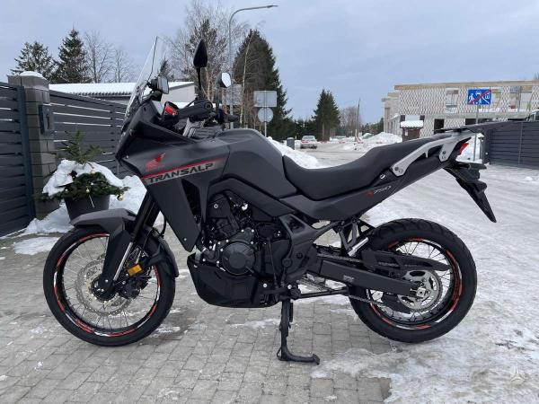 Black Honda XL 2023 in Klaipeda, with an engine capacity of 0.75 L and mileage of 2 thousand km for 8800 €, photo 1 on AUTOMOTO.COM.LV