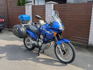 Zils Honda XL 2001 Kauņa, ar dzinēja tilpumu 0.65 L un nobraukumu 85 tūkst. km par 2300 €, foto  vietnē AUTOMOTO.COM.LV