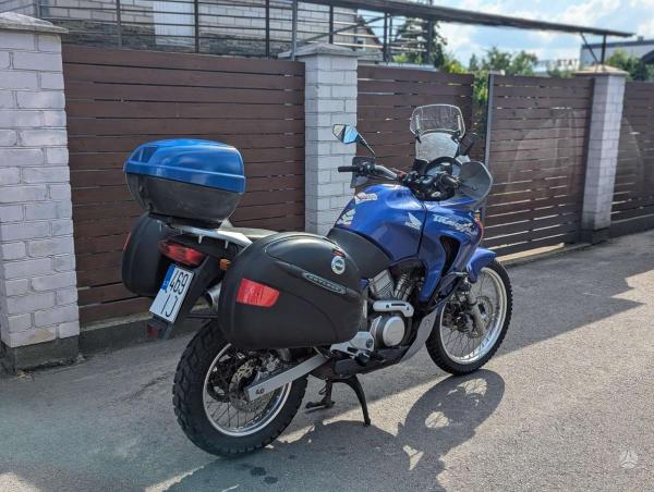 Blue Honda XL 2001 in Kaunas, with an engine capacity of 0.65 L and mileage of 85 thousand km for 2300 €, photo 3 on AUTOMOTO.COM.LV