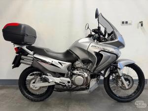Pelēks Honda XL 2002 Viļņa, ar dzinēja tilpumu 0.65 L un nobraukumu 49 tūkst. km par 3150 €, foto  vietnē AUTOMOTO.COM.LV