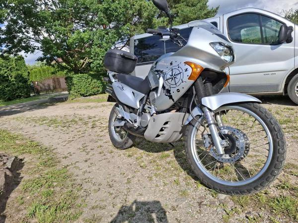 Grey Honda XL 2002 in Siauliai, with an engine capacity of 0.65 L and mileage of 59 thousand km for 2200 €, photo 1 on AUTOMOTO.COM.LV