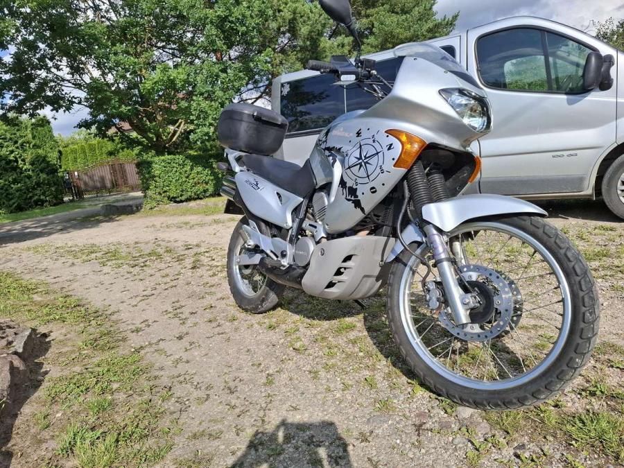 Grey Honda XL 2002 in Siauliai, with an engine capacity of 0.65 L and mileage of 59 thousand km for 2200 €, photo 1 on AUTOMOTO.COM.LV