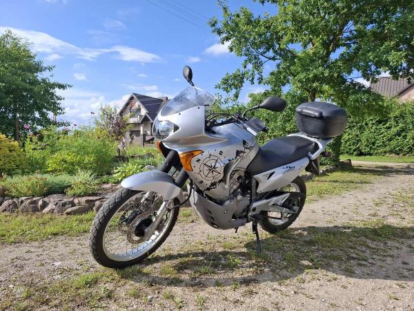 Grey Honda XL 2002 in Siauliai, with an engine capacity of 0.65 L and mileage of 59 thousand km for 2200 €, photo 2 on AUTOMOTO.COM.LV