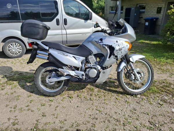 Grey Honda XL 2002 in Siauliai, with an engine capacity of 0.65 L and mileage of 59 thousand km for 2200 €, photo 4 on AUTOMOTO.COM.LV