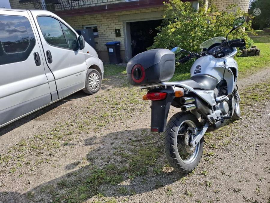 Grey Honda XL 2002 in Siauliai, with an engine capacity of 0.65 L and mileage of 59 thousand km for 2200 €, photo 7 on AUTOMOTO.COM.LV