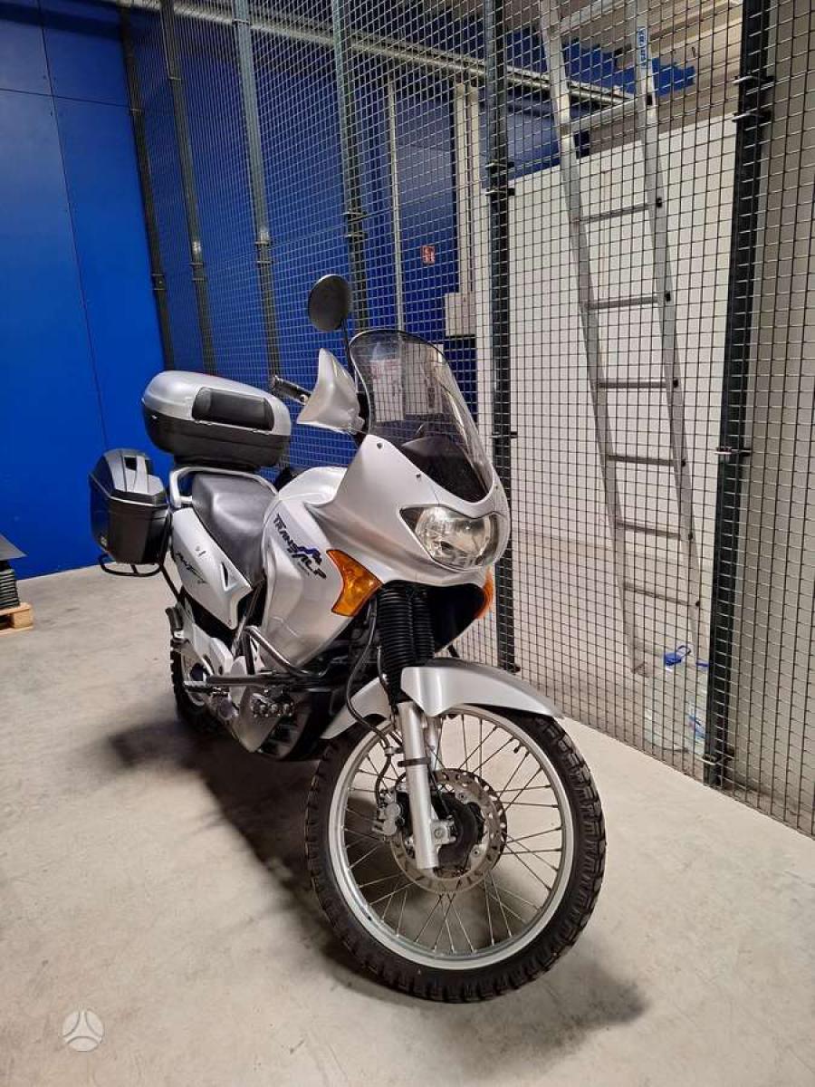Grey Honda XL 2002 in Kaunas, with an engine capacity of 0.65 L and mileage of 60 thousand km for 2500 €, photo 3 on AUTOMOTO.COM.LV