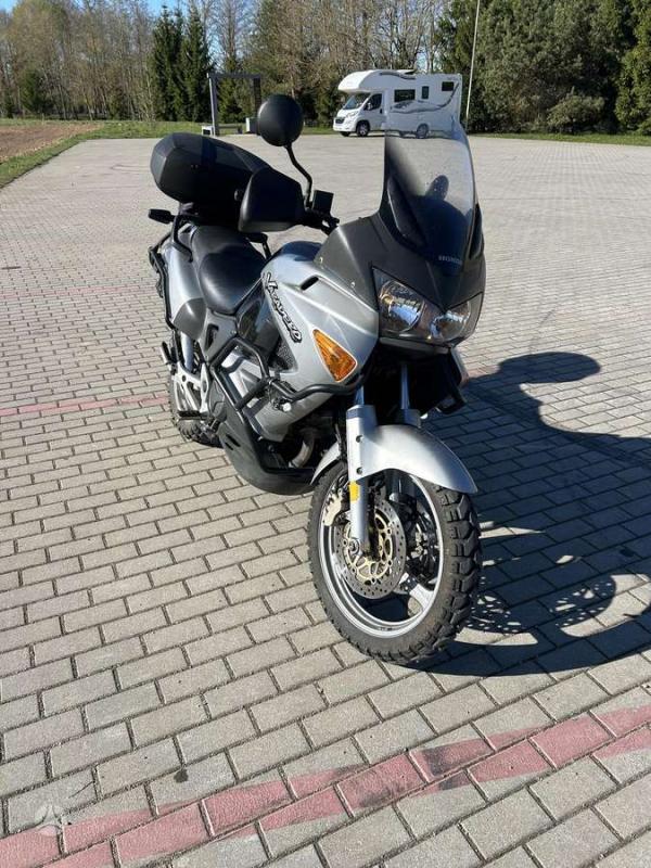 Grey Honda XL 2003 in Birzai, with an engine capacity of 1.00 L and mileage of 100 thousand km for 3000 €, photo 2 on AUTOMOTO.COM.LV