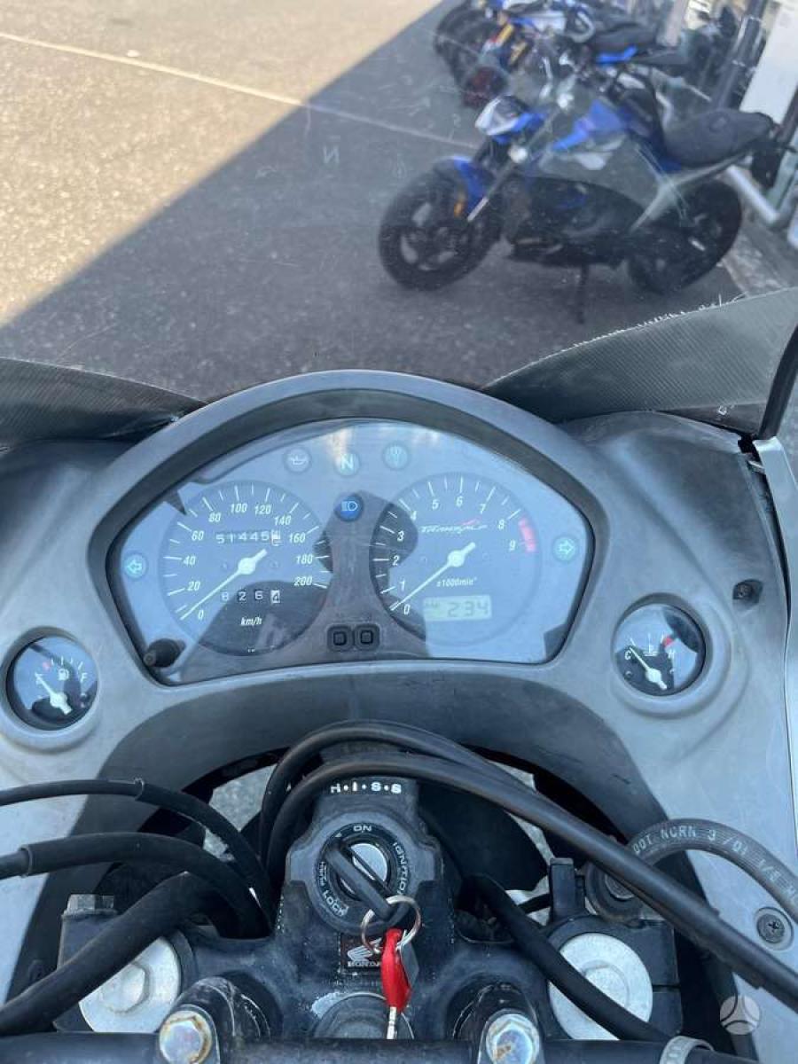 Pelēks Honda XL 2003 Panevēža, ar dzinēja tilpumu 0.65 L un nobraukumu 52 tūkst. km par 2100 €, foto 4 vietnē AUTOMOTO.COM.LV