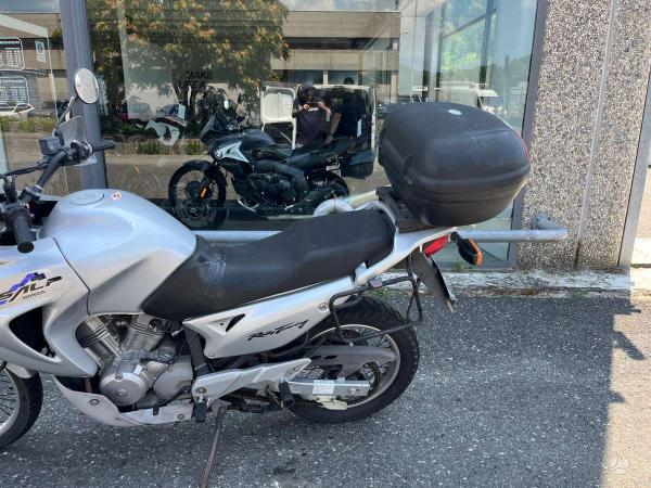 Grey Honda XL 2003 in Panevezys, with an engine capacity of 0.65 L and mileage of 52 thousand km for 2100 €, photo 6 on AUTOMOTO.COM.LV