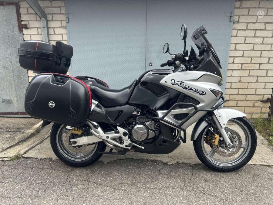 Grey Honda XL 2004 in Birstonas, with an engine capacity of 1.00 L and mileage of 49 thousand km for 3850 €, photo 4 on AUTOMOTO.COM.LV