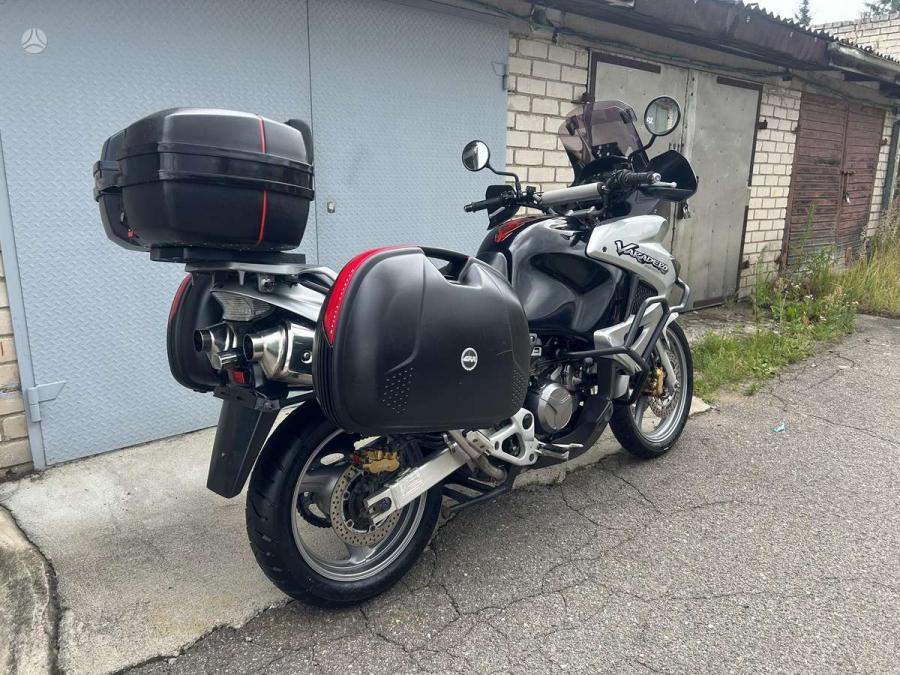 Grey Honda XL 2004 in Birstonas, with an engine capacity of 1.00 L and mileage of 49 thousand km for 3850 €, photo 6 on AUTOMOTO.COM.LV