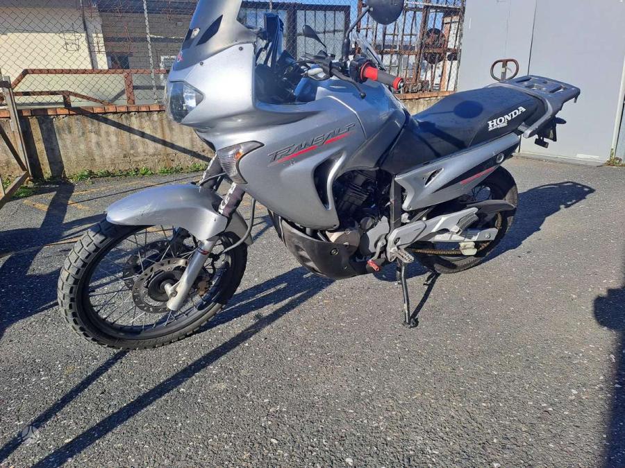 Grey Honda XL 2005 in Panevezys, with an engine capacity of 0.65 L and mileage of 7 thousand km for 2350 €, photo 2 on AUTOMOTO.COM.LV