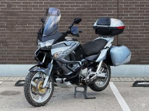 Pelēks Honda XL 2008 Tauragė, ar dzinēja tilpumu 1.00 L un nobraukumu 53 tūkst. km par 3990 €, foto  vietnē AUTOMOTO.COM.LV