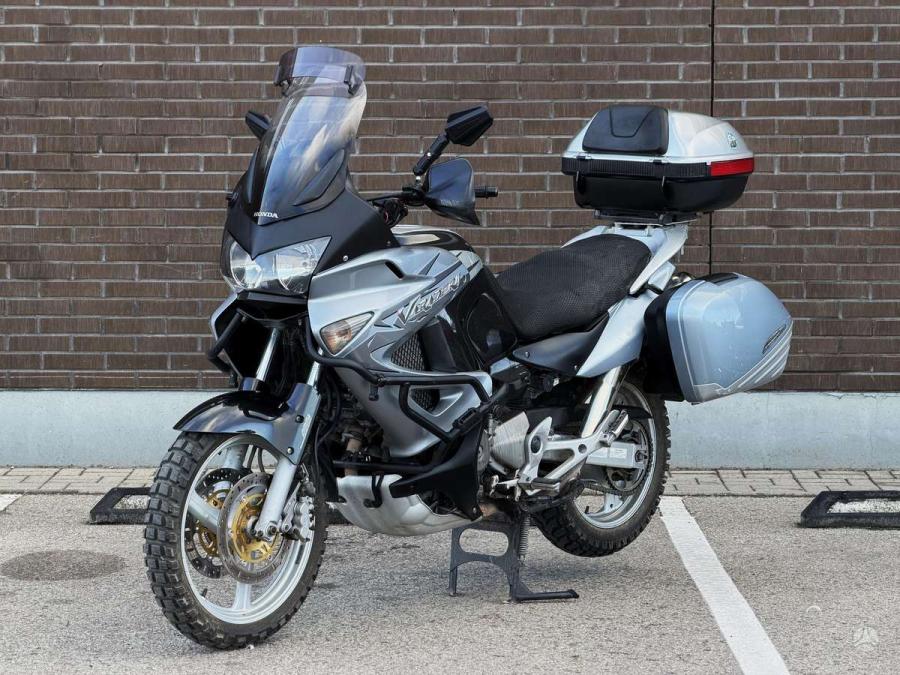 Grey Honda XL 2008 in Taurage, with an engine capacity of 1.00 L and mileage of 53 thousand km for 3990 €, photo 1 on AUTOMOTO.COM.LV