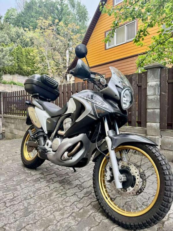 Grey Honda XL 2011 in Kaunas, with an engine capacity of 0.70 L and mileage of 43 thousand km for 3900 €, photo 1 on AUTOMOTO.COM.LV