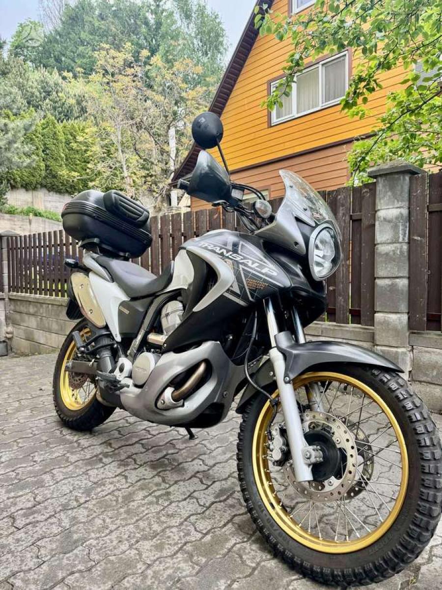 Grey Honda XL 2011 in Kaunas, with an engine capacity of 0.70 L and mileage of 43 thousand km for 3900 €, photo 1 on AUTOMOTO.COM.LV
