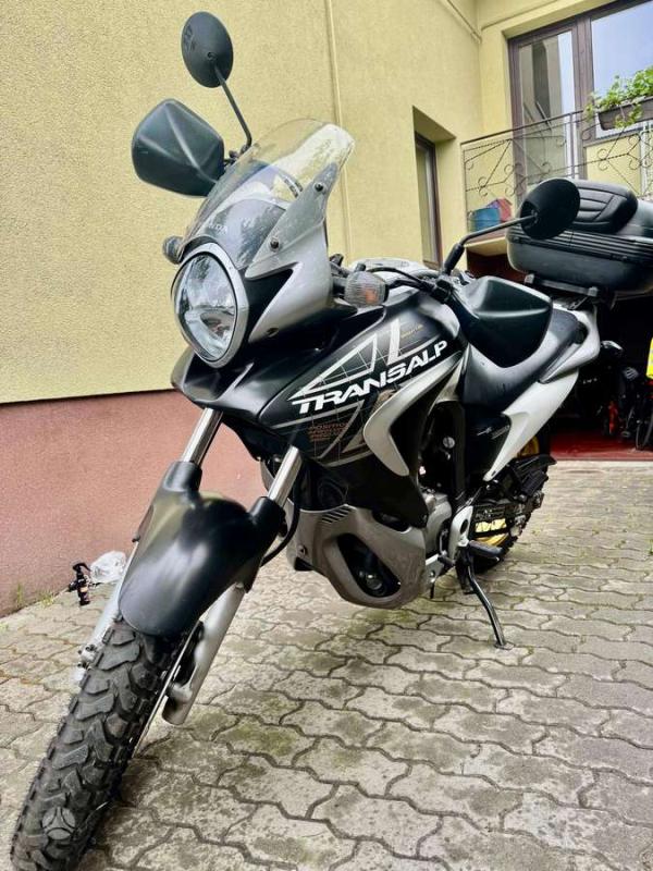 Grey Honda XL 2011 in Kaunas, with an engine capacity of 0.70 L and mileage of 43 thousand km for 3900 €, photo 4 on AUTOMOTO.COM.LV
