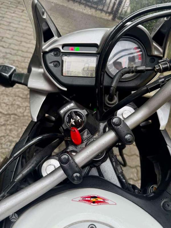 Grey Honda XL 2011 in Kaunas, with an engine capacity of 0.70 L and mileage of 43 thousand km for 3900 €, photo 6 on AUTOMOTO.COM.LV