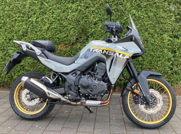 Pelēks Honda XL 2025 Viļņa, ar dzinēja tilpumu 0.75 L un nobraukumu 3 tūkst. km par 8999 €, foto 2 vietnē AUTOMOTO.COM.LV