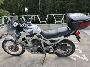 Honda XL 1996 Viļņa, ar dzinēja tilpumu 0.58 L un nobraukumu 83 tūkst. km par 1300 €, foto  vietnē AUTOMOTO.COM.LV
