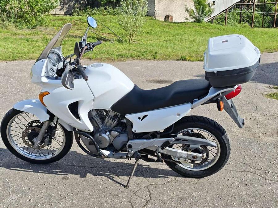 Honda XL 2001 in Sakiai, with an engine capacity of 0.65 L and mileage of 60 thousand km for 1999 €, photo 1 on AUTOMOTO.COM.LV