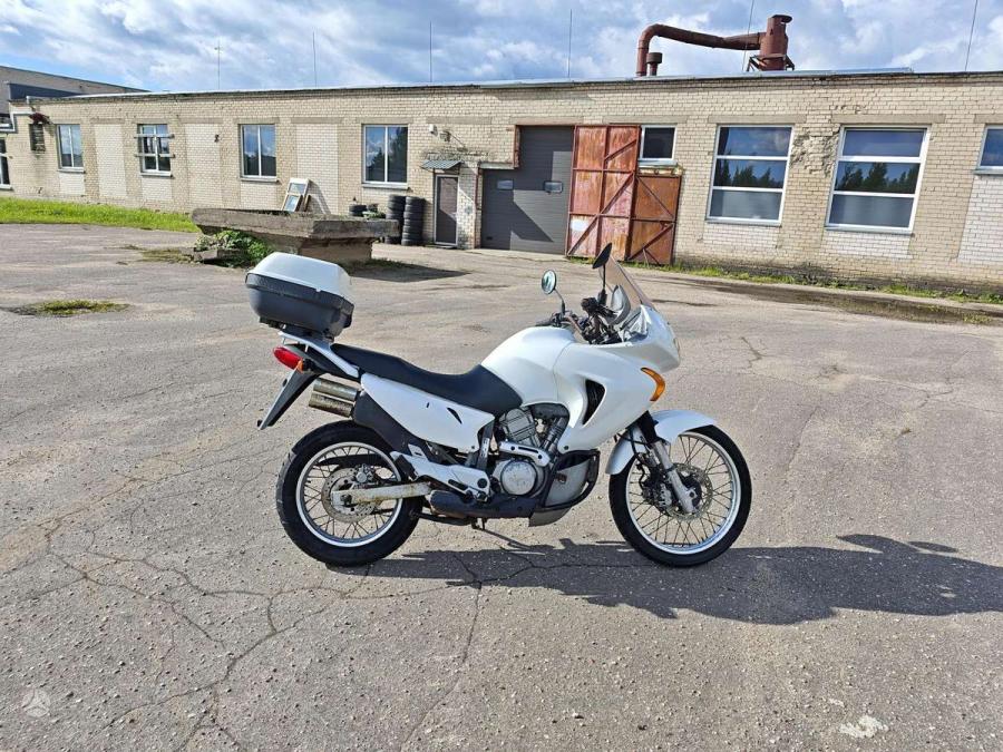 Honda XL 2001 in Sakiai, with an engine capacity of 0.65 L and mileage of 60 thousand km for 1999 €, photo 4 on AUTOMOTO.COM.LV