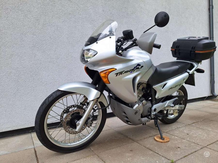 Honda XL 2001 Prienai, ar dzinēja tilpumu 0.65 L un nobraukumu 23 tūkst. km par 2750 €, foto 1 vietnē AUTOMOTO.COM.LV