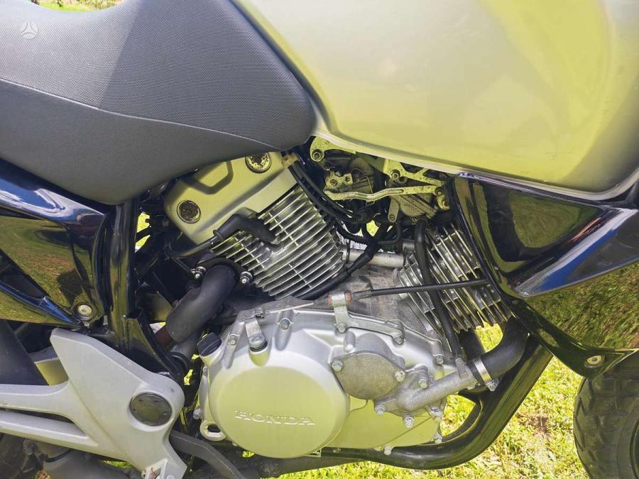 Honda XL 2002 Viļņa, ar dzinēja tilpumu 0.13 L un nobraukumu 25 tūkst. km par 2350 €, foto 19 vietnē AUTOMOTO.COM.LV
