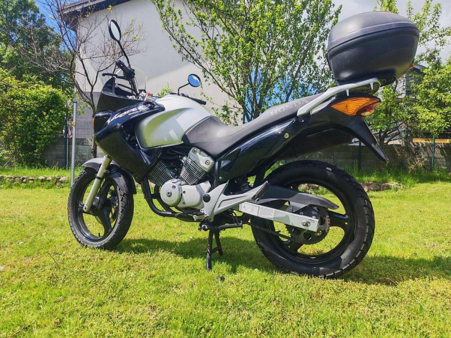 Honda XL 2002 Viļņa, ar dzinēja tilpumu 0.13 L un nobraukumu 25 tūkst. km par 2350 €, foto 23 vietnē AUTOMOTO.COM.LV