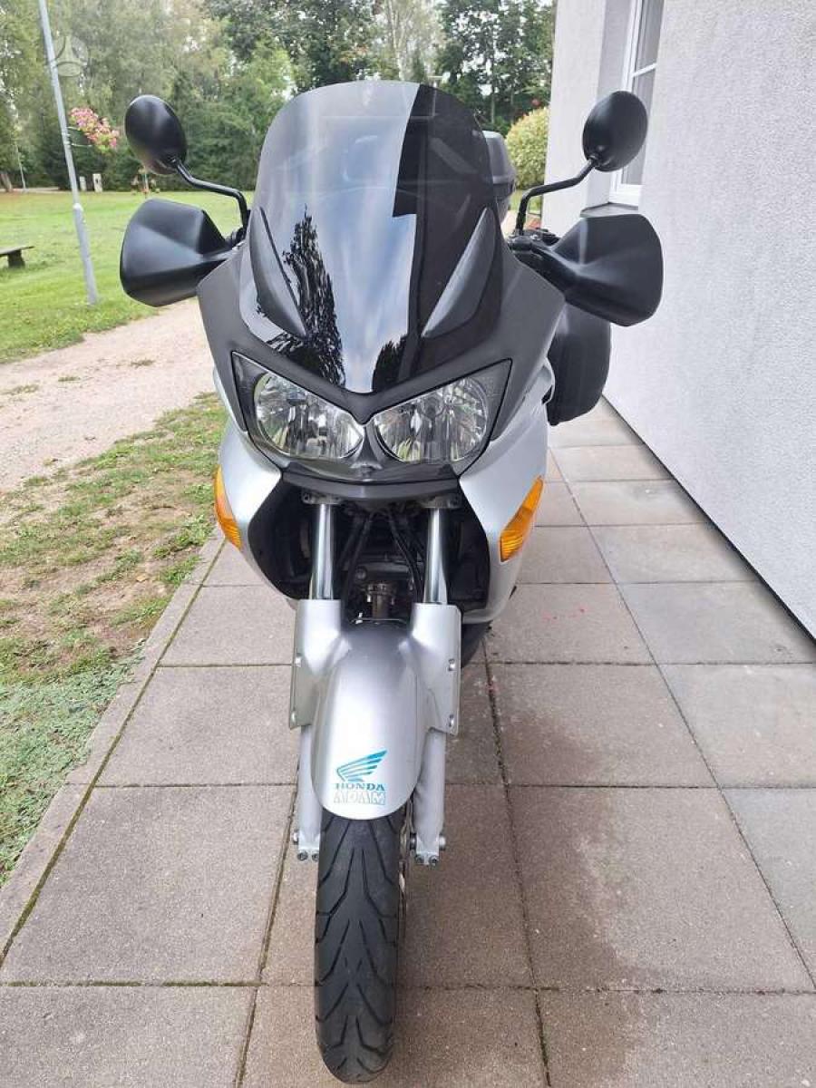 Honda XL 2003 in Prienai, with an engine capacity of 1.00 L and mileage of 50 thousand km for 3650 €, photo 3 on AUTOMOTO.COM.LV