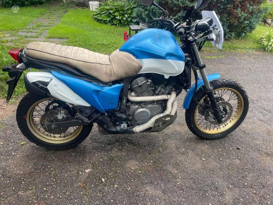 Honda XL 2009 in Taurage, with an engine capacity of 0.70 L and mileage of 25 thousand km for 1600 €, photo 5 on AUTOMOTO.COM.LV