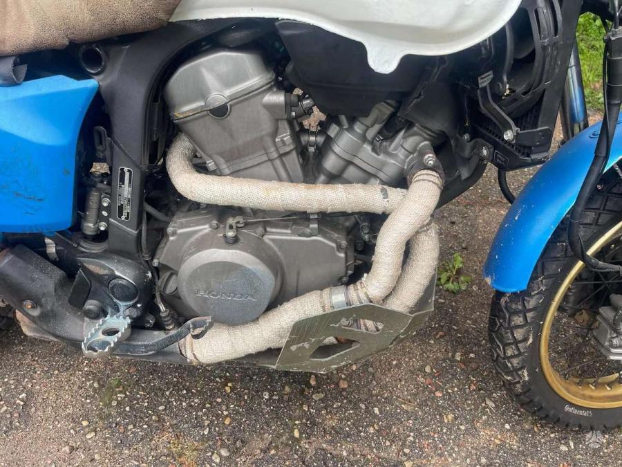Honda XL 2009 in Taurage, with an engine capacity of 0.70 L and mileage of 25 thousand km for 1600 €, photo 7 on AUTOMOTO.COM.LV