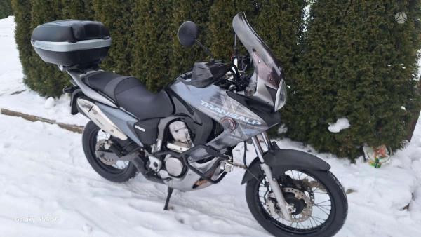 Honda XL 2010 Kauņa, ar dzinēja tilpumu 0.70 L un nobraukumu 42 tūkst. km par 3700 €, foto 1 vietnē AUTOMOTO.COM.LV