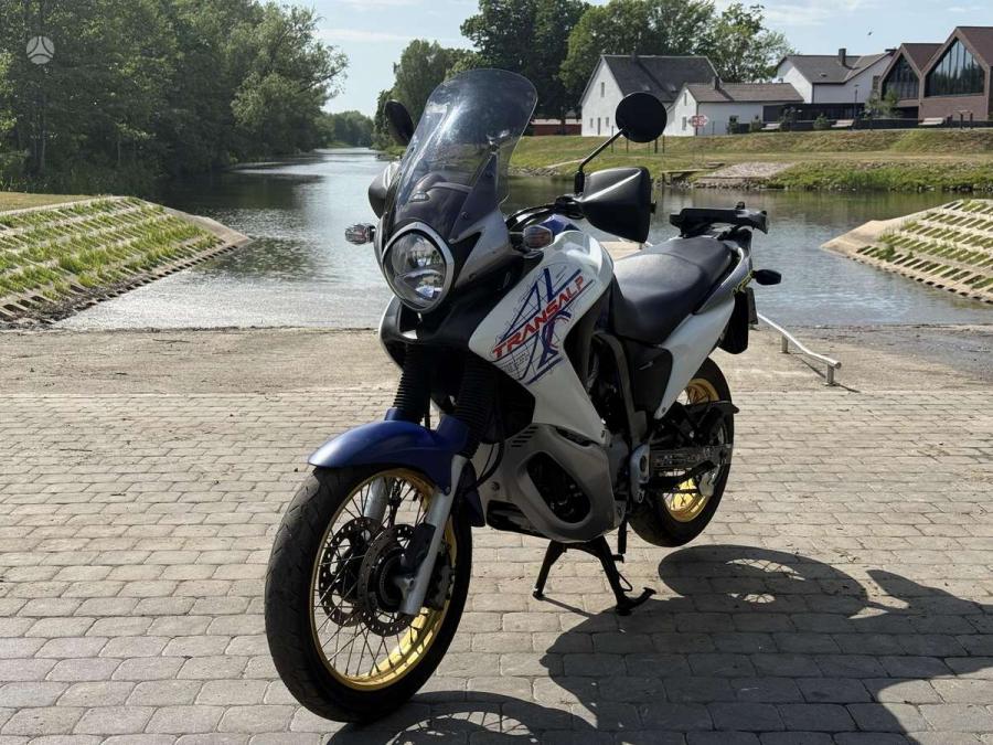 Honda XL 2012 in Silute, with an engine capacity of 0.70 L and mileage of 27 thousand km for 3900 €, photo 1 on AUTOMOTO.COM.LV