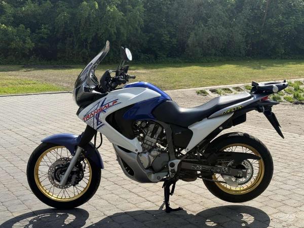 Honda XL 2012 in Silute, with an engine capacity of 0.70 L and mileage of 27 thousand km for 3900 €, photo 3 on AUTOMOTO.COM.LV