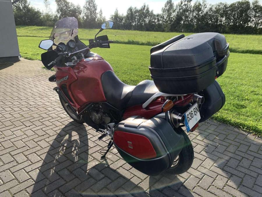 Красный Хонда XL 1999 в Рокишкис, объемом двигателя 1.00 л и пробегом 67 тыс. км за 2300 €, фото 4 на AUTOMOTO.COM.LV