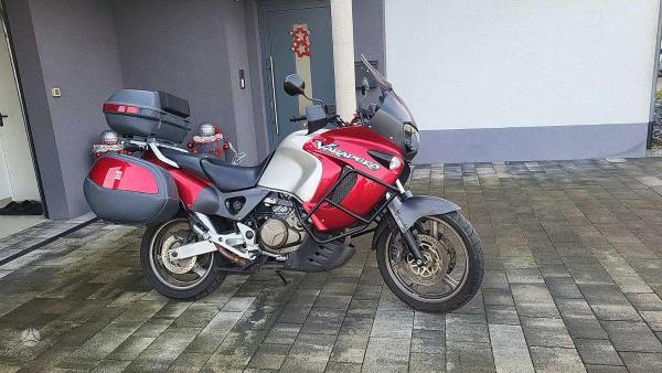 Red Honda XL 2000 in Klaipeda, with an engine capacity of 1.00 L and mileage of 43 thousand km for 2600 €, photo 3 on AUTOMOTO.COM.LV