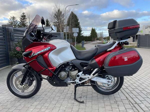 Red Honda XL 2000 in Klaipeda, with an engine capacity of 1.00 L and mileage of 43 thousand km for 2800 €, photo 1 on AUTOMOTO.COM.LV