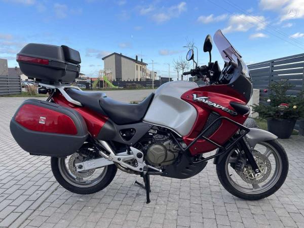 Red Honda XL 2000 in Klaipeda, with an engine capacity of 1.00 L and mileage of 43 thousand km for 2800 €, photo 2 on AUTOMOTO.COM.LV