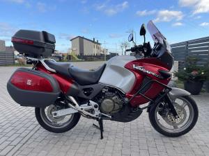 Red Honda XL 2000 in Klaipeda, with an engine capacity of 1.00 L and mileage of 43 thousand km for 2800 €, photo 2 on AUTOMOTO.COM.LV