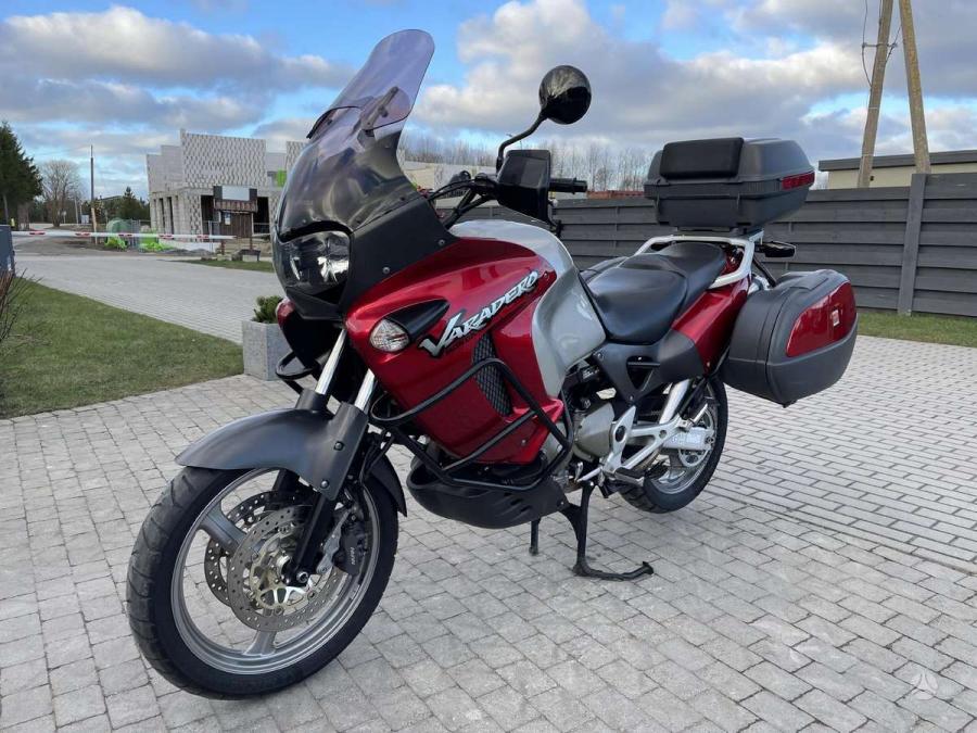 Red Honda XL 2000 in Klaipeda, with an engine capacity of 1.00 L and mileage of 43 thousand km for 2800 €, photo 4 on AUTOMOTO.COM.LV