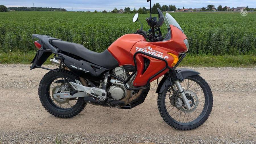Красный Хонда XL 2000 в Шяуляй, объемом двигателя 0.65 л и пробегом 55 тыс. км за 2350 €, фото 3 на AUTOMOTO.COM.LV