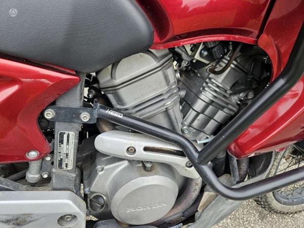 Sarkans Honda XL 2006 Viļņa, ar dzinēja tilpumu 0.65 L un nobraukumu 63 tūkst. km par 2600 €, foto 5 vietnē AUTOMOTO.COM.LV