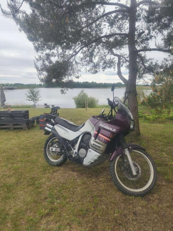 Violet Honda XL 1993 in Siauliai, with an engine capacity of 0.60 L and mileage of 50 thousand km for 1650 €, photo 1 on AUTOMOTO.COM.LV
