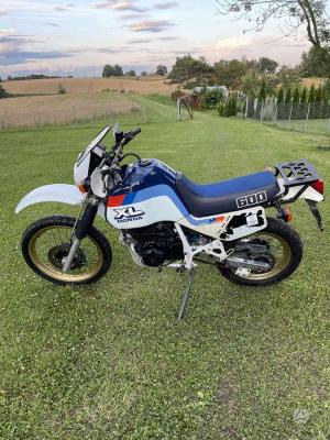 Balts Honda XL 1988 Marijampole, ar dzinēja tilpumu 0.60 L un nobraukumu 37 tūkst. km par 3450 €, foto  vietnē AUTOMOTO.COM.LV