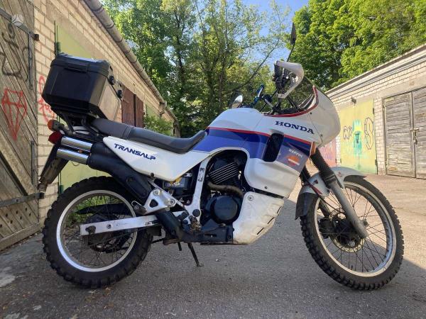 Balts Honda XL 1993 Viļņa, ar dzinēja tilpumu 0.58 L un nobraukumu 46 tūkst. km par 2000 €, foto 1 vietnē AUTOMOTO.COM.LV